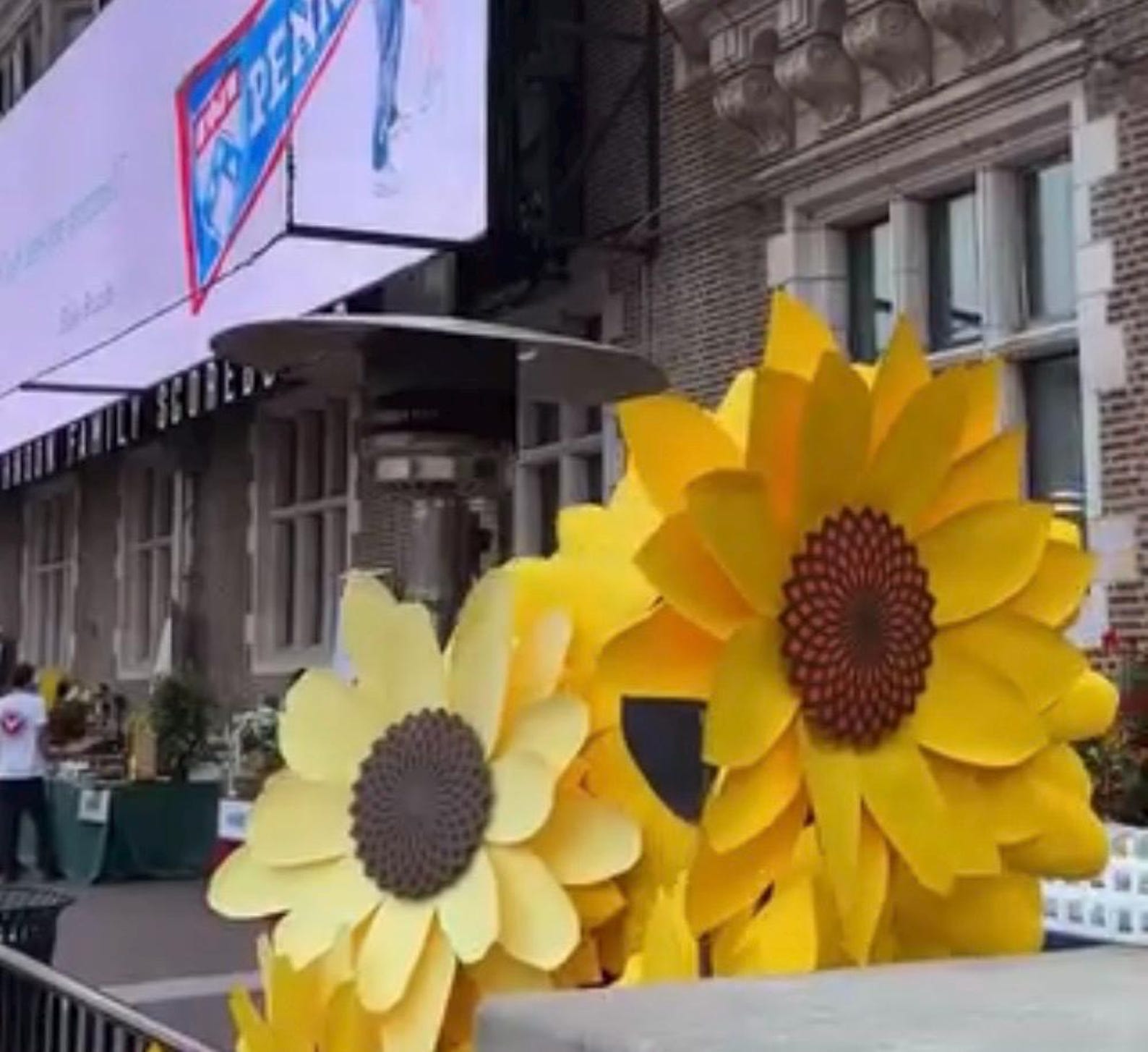Custom Giant Paper Sunflower – Personalized Event Decor, Wall Art - Etsy