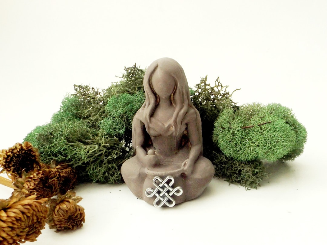 Cerridwen Goddess Figurine - Ceridwen, Goddess of the Cauldron, Celtic ...