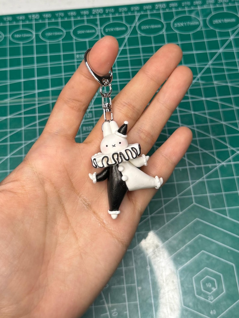 Cute Clown Miffy Keychain: Pierrot Clown Bunny, Halloween, Spooky ...