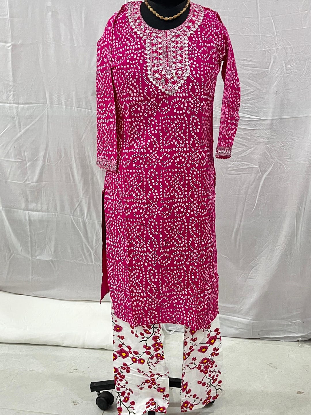 Bandhani Kurti With Mirror Work & Floral Dupatta – Traditional Indian ...