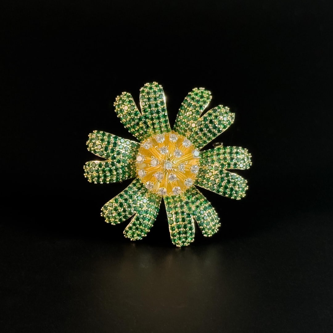 Green Daisy Brooch, Floral Brooch, Elegant Dress Accessory. - Etsy
