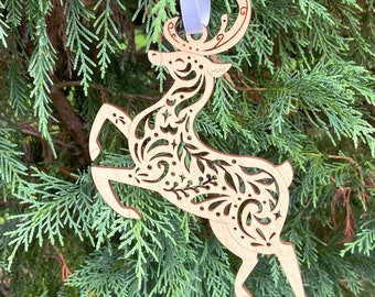 REINDEER CHRISTMAS ORNAMENT Carving. A Traditional Spirited and ...