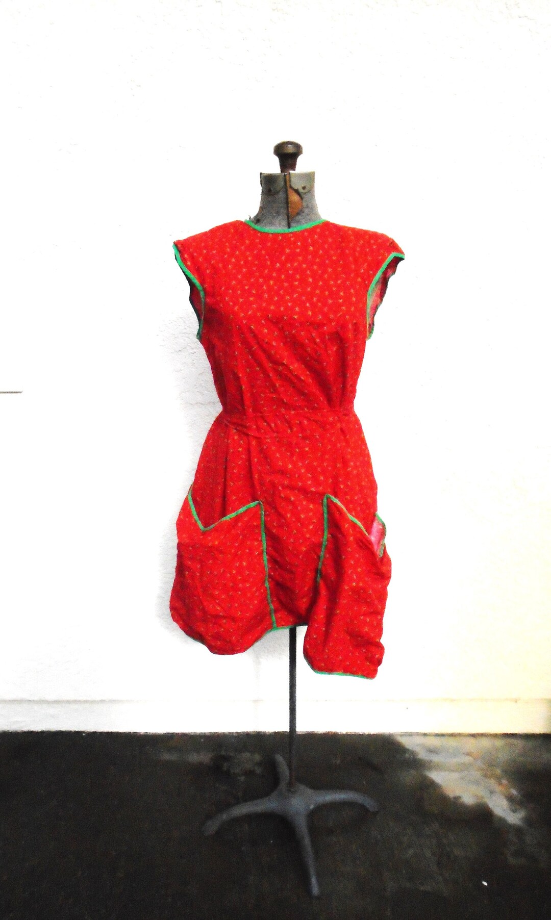 ON Sale.......vintage Red Calico Big Pocket Pullover Apron - Etsy