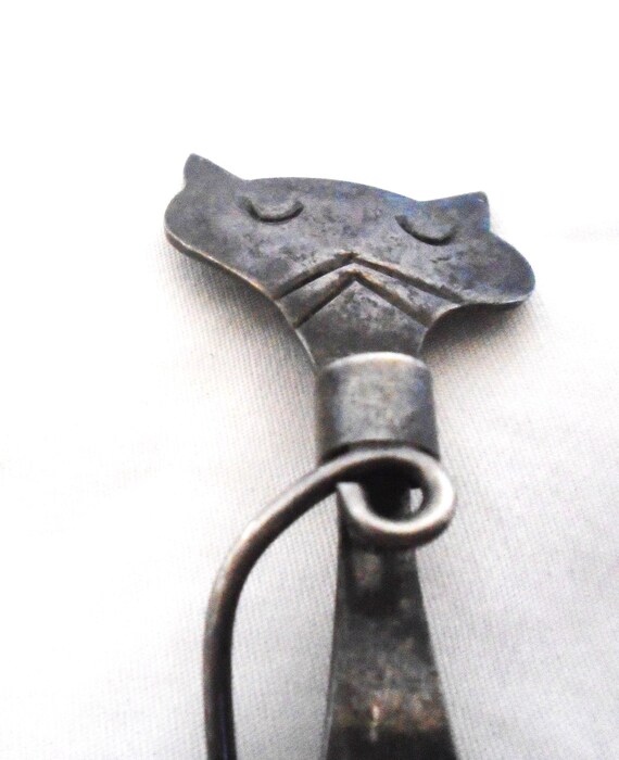 Vintage hand forged Mexican silver Cat Brooch - Gem
