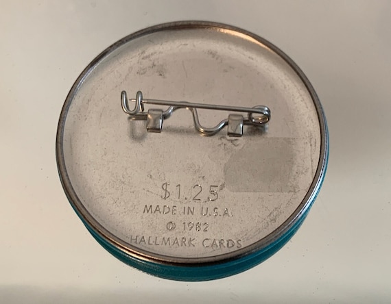 Vintage 1982 Hallmark Cards Pinback Tickle My Ears ..… - Gem