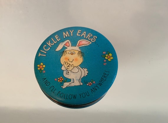 Vintage 1982 Hallmark Cards Pinback Tickle My Ears ..… - Gem