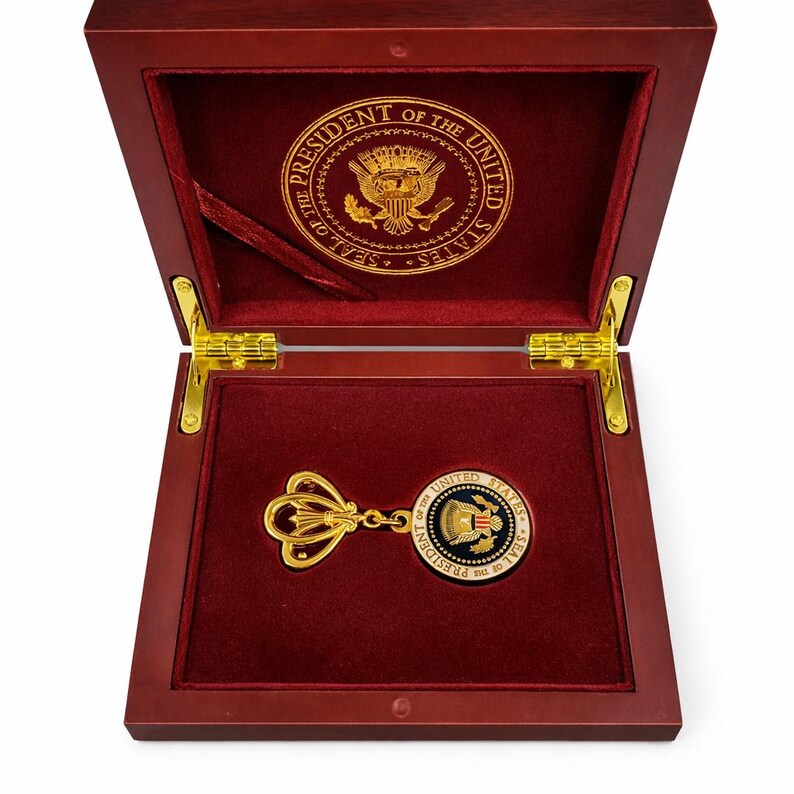 President Donald Trump Presidential Brooch, 24K Gold Plated Brass Lapel ...