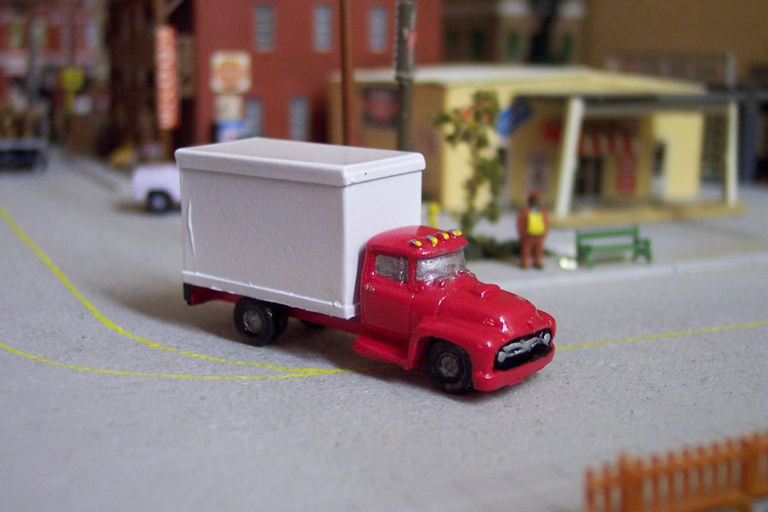 N Scale Old Style Box Truck DETAILED N Gauge Model Train Detail Red ...