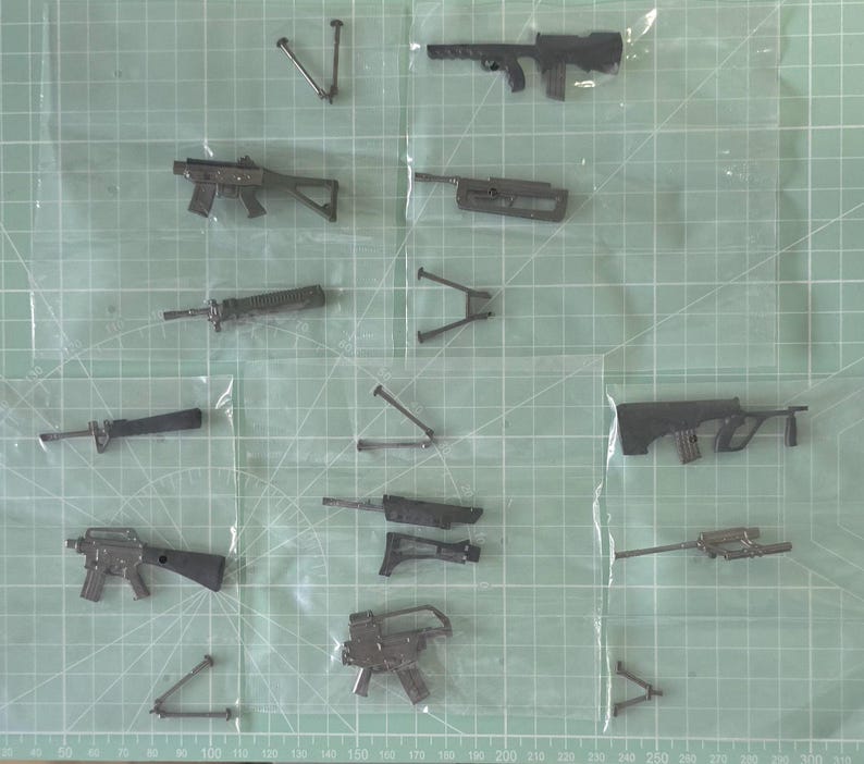 TOYS SPIRITS - Die Cast 1/10 Scale Assault Rifle Mascot Miniature ...