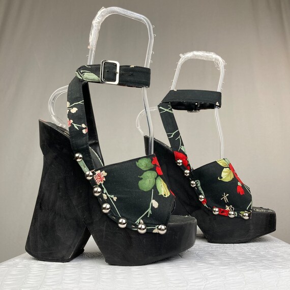 90s Red and Black Blossom Mega Platform Wood and Stud… - Gem