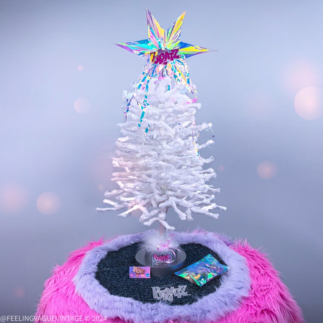 Y2K Bratz Holiday Mini Holiday Tree, Lights, Tree Skirt and Ornaments ...