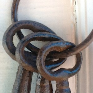 3 Cast Iron Skeleton Keys on Key Ring -in Espresso Brown -home Decor ...