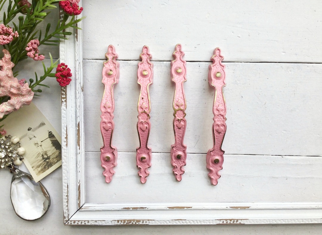 Shabby Chic Pink Hardware Romantic Knobs , Farmhouse Pull , Shabby Chic ...
