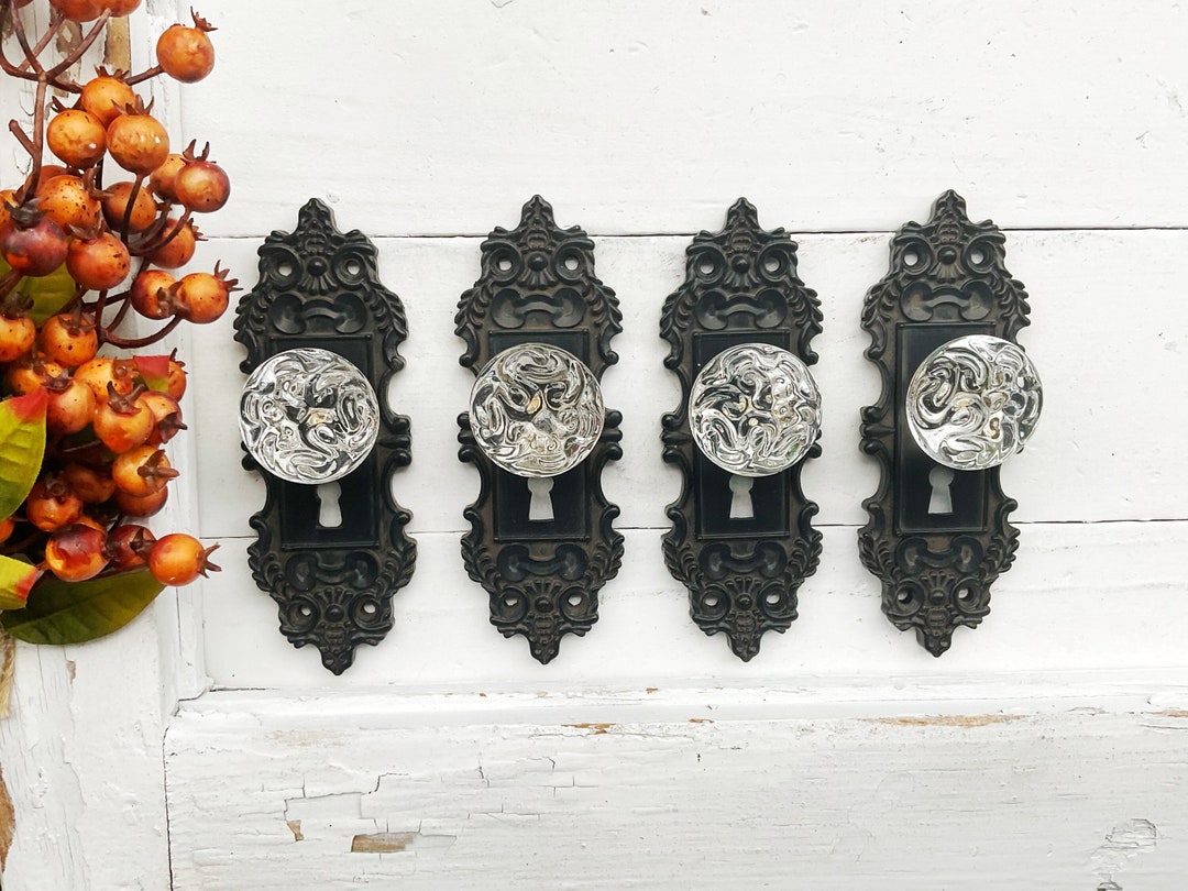 French Provincial Backplate With Resin Flower Knob , Keyhole Plate ...