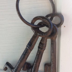 3 Cast Iron Skeleton Keys on Key Ring -in Espresso Brown -home Decor ...
