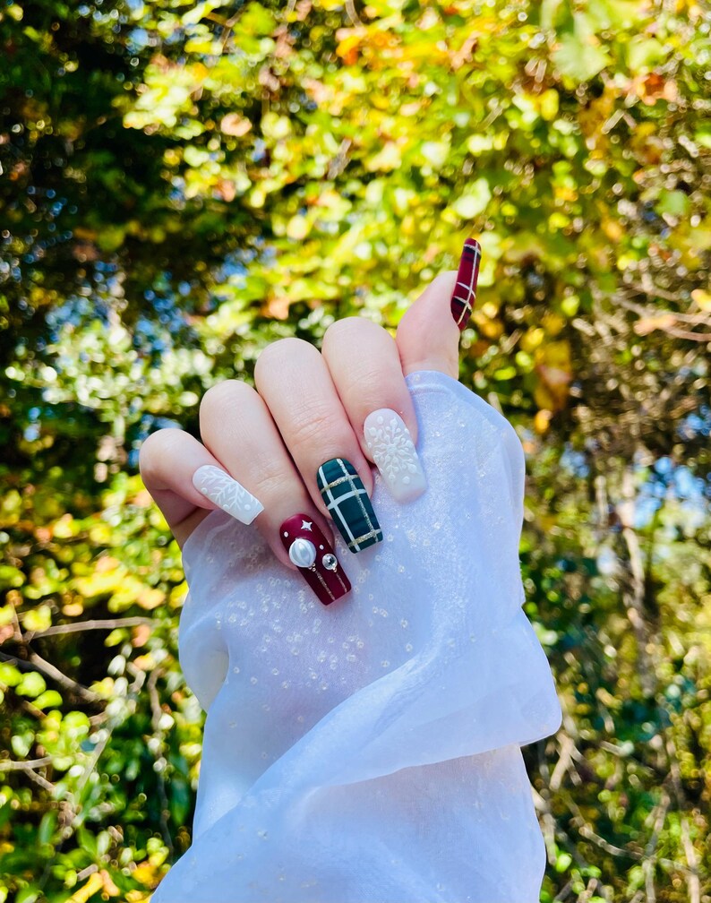 Christmas Press on Nails Red Green | Plaid Winter Nails | 3D Snowflake ...