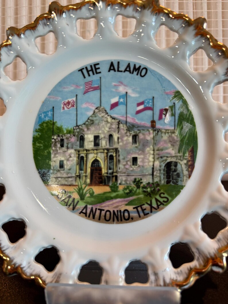 Vintage Souvenir Plate Set – the Alamo & New York City – Reticulated ...