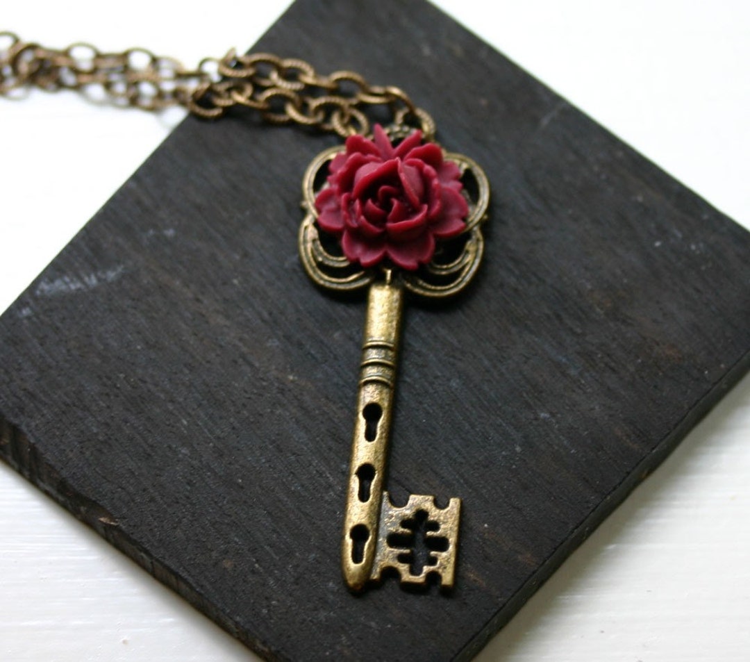 Red Rose Antique Brass Skeleton Key Necklace - Etsy