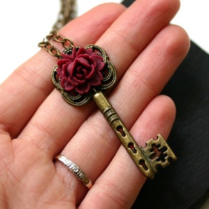 Red Rose Antique Brass Skeleton Key Necklace - Etsy