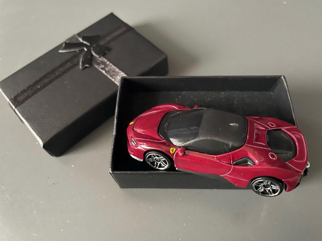 Ferrari SF90 Stradale Keyring Keychain + Giftbox: Car Enthusiast Gift ...