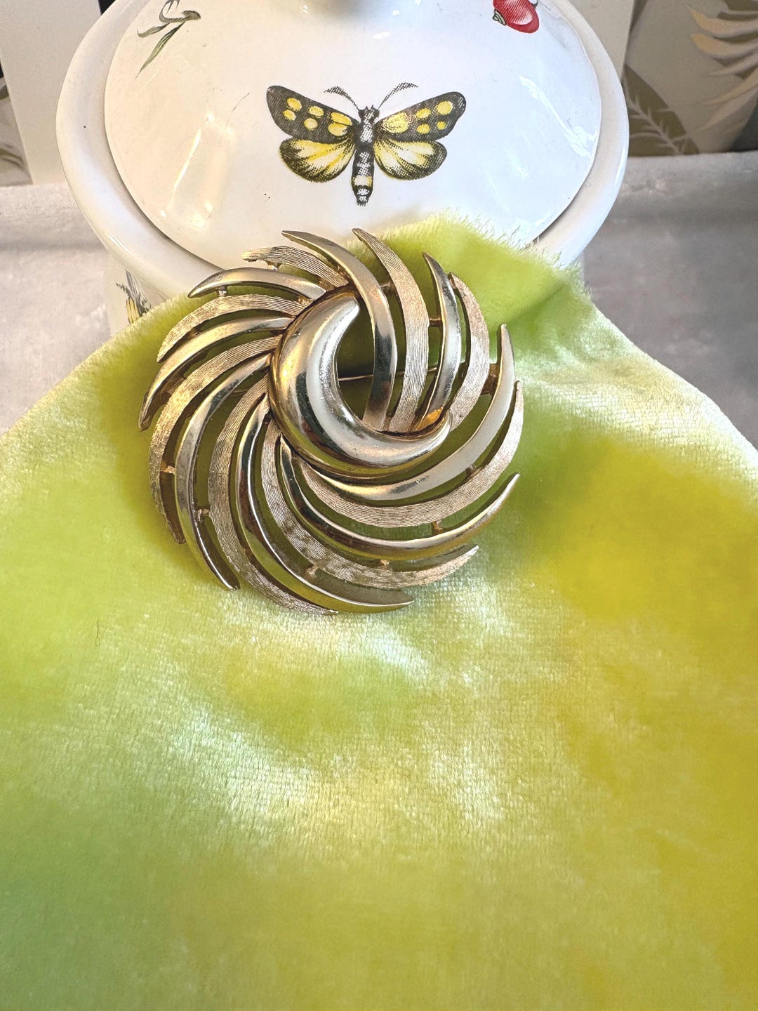 Vintage Trifari Celestial Brooch – Textured Gold Tone Crescent / Swirl ...