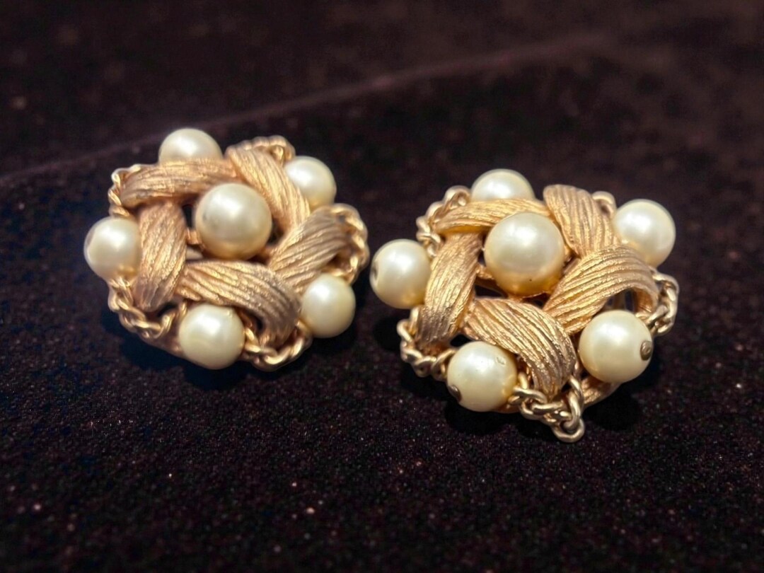 Vintage Kramer Gold-tone Faux Pearl Knot Clip Earrings - Etsy