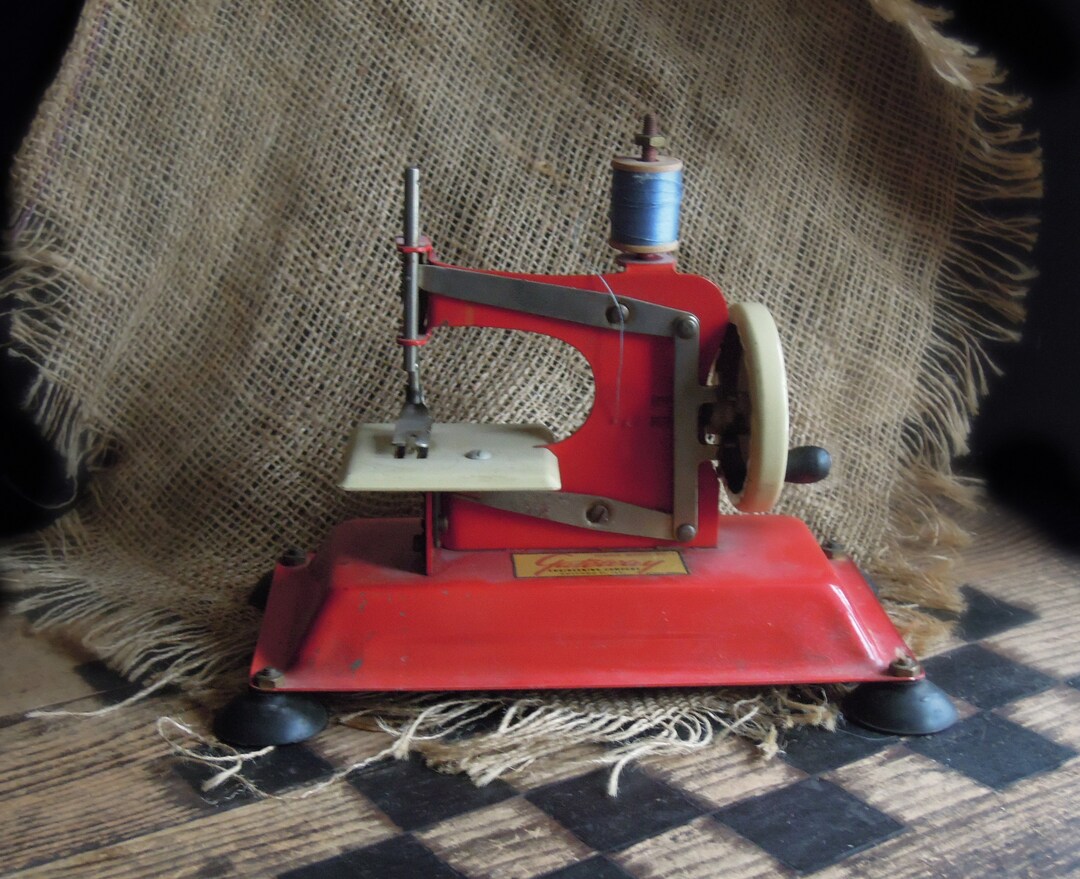 Vintage 1940s Gateway Junior Model No.1 Red Sewing Machine / Miniature ...