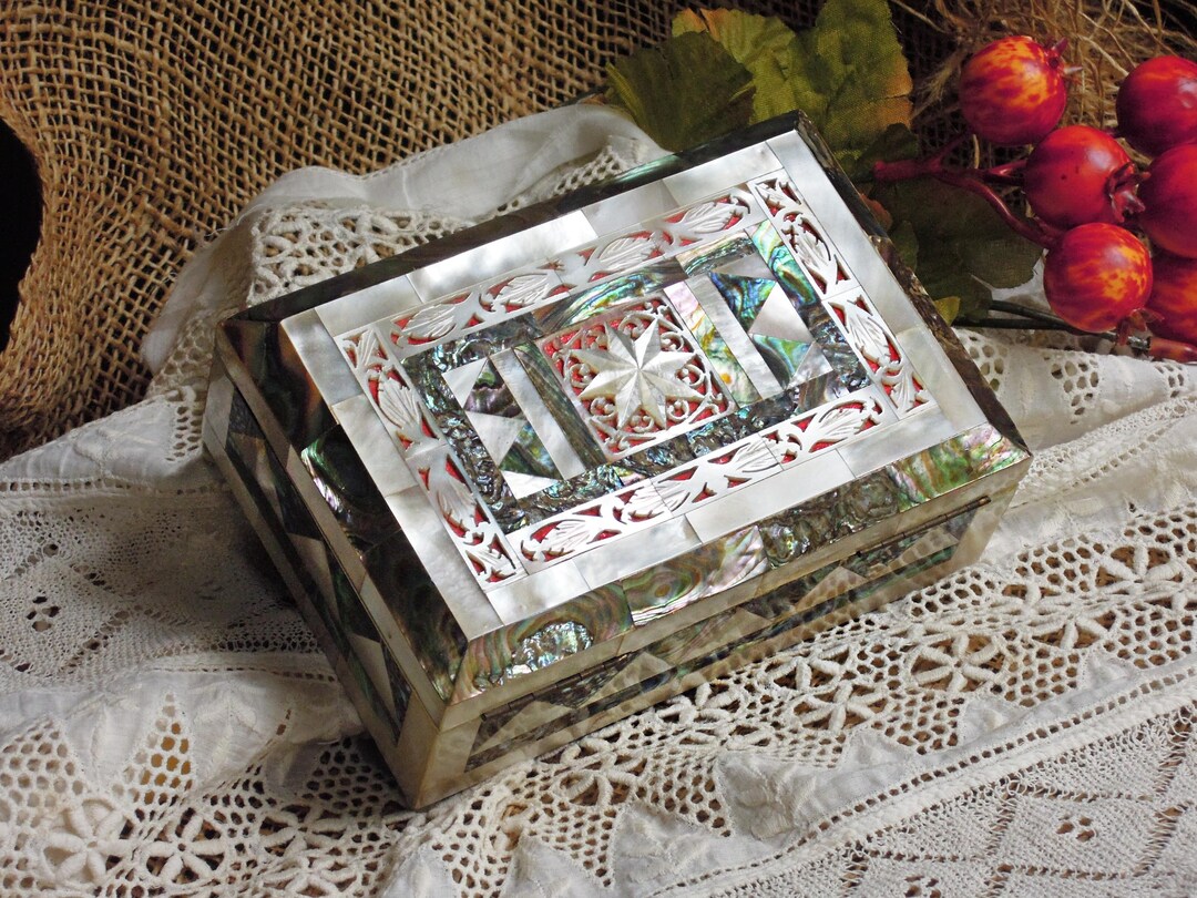 Vintage Mother of Pearl Trinket Jewelry Box With Carved Inlaid Mother ...