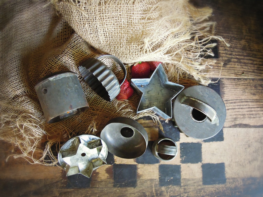 7 Vintage Antique Dough Cutters Cookie Cutters Pastry Cutters / Biscuit ...