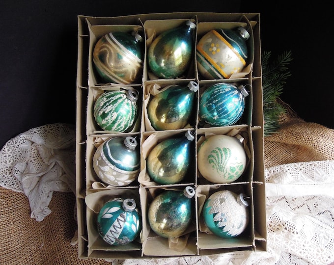 Twelve Vintage Christmas Ornaments / Shiny Brite Christmas Tree ...