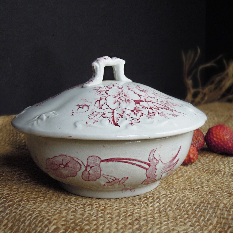 Red Avon Powder Box - Etsy