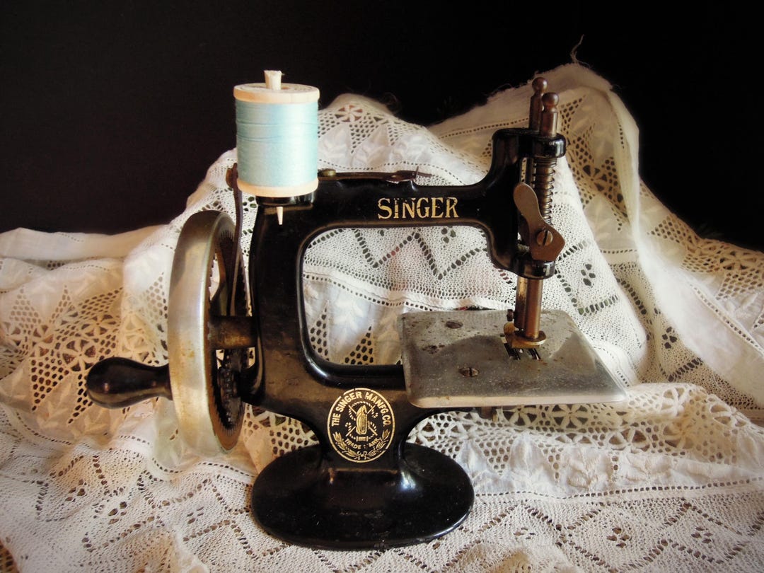 Vintage Child's 20-1 Mini Singer Sewing Machine With Crank Cast Iron ...