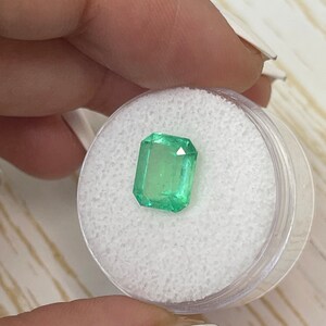 2.62 Carat 9.5x8 Glowy Yellowish Green Natural Loose Colombian Emerald ...