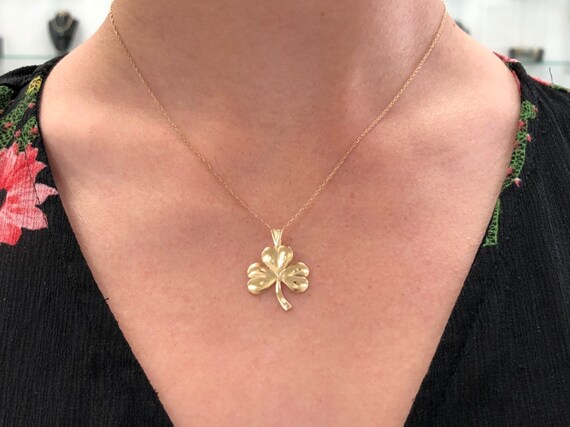 Sacrosegtam Three Leaf Clover Symbolism