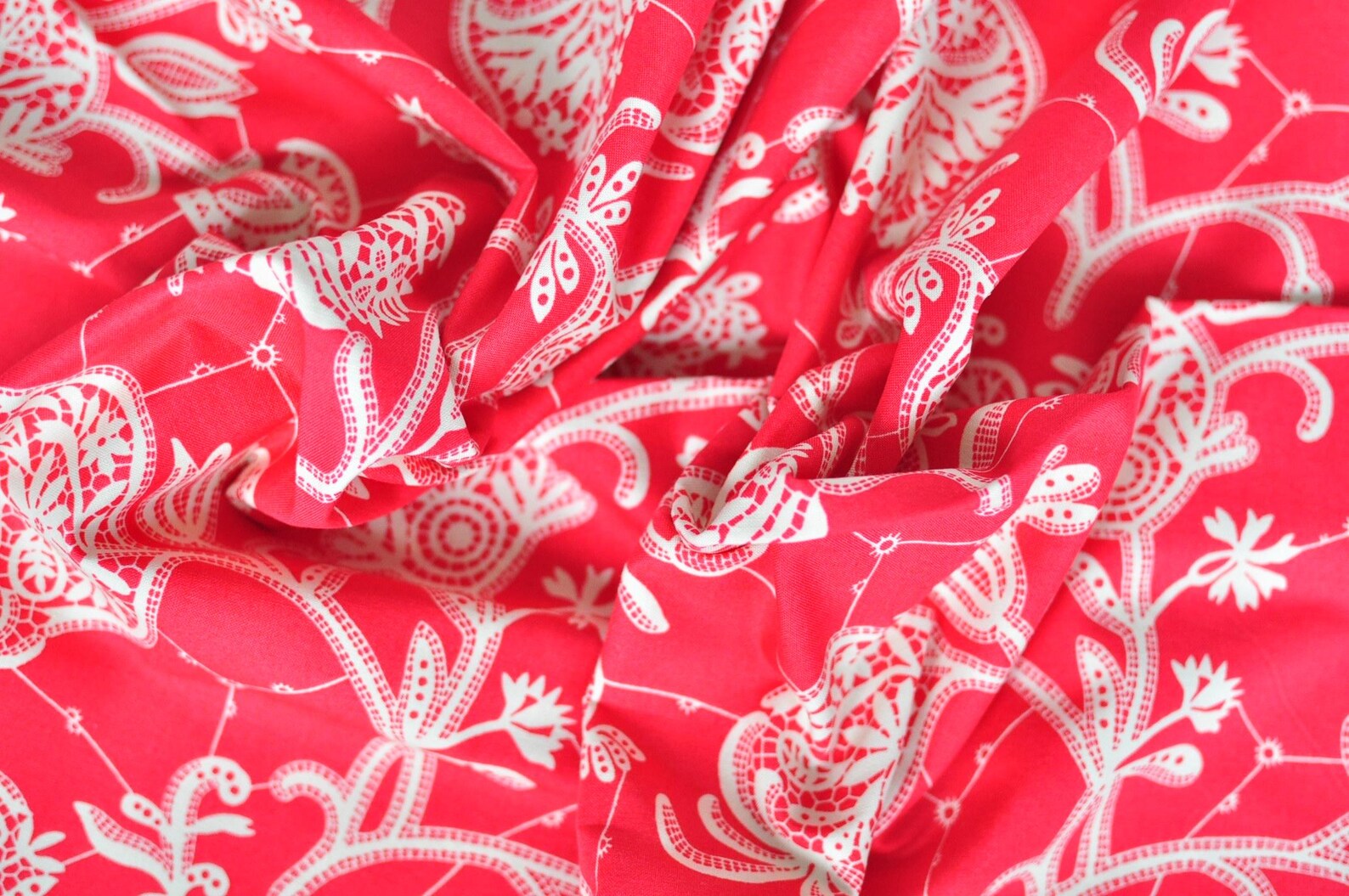 Amy Butler - Lark - "souvenir" in Punch Red - Print PWAB068 -cotton ...