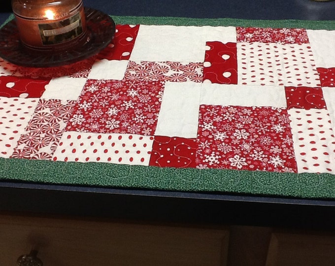 Quilted Red and White Christmas Table Runner With Green Border - Etsy