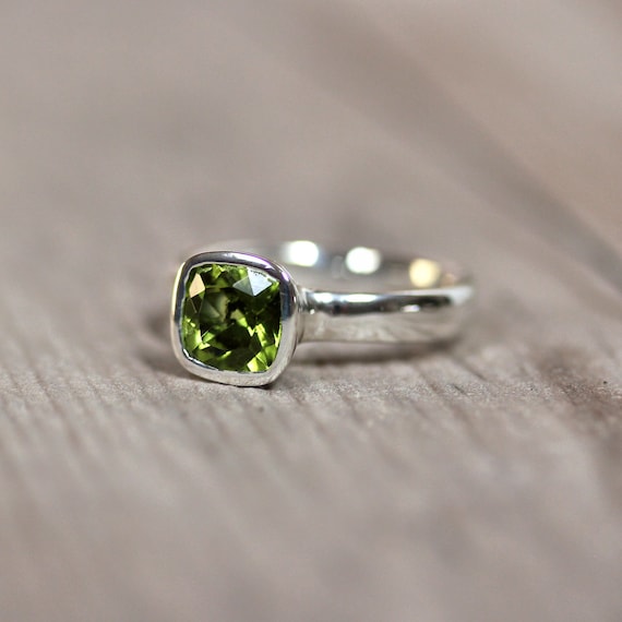 Peridot square ring store