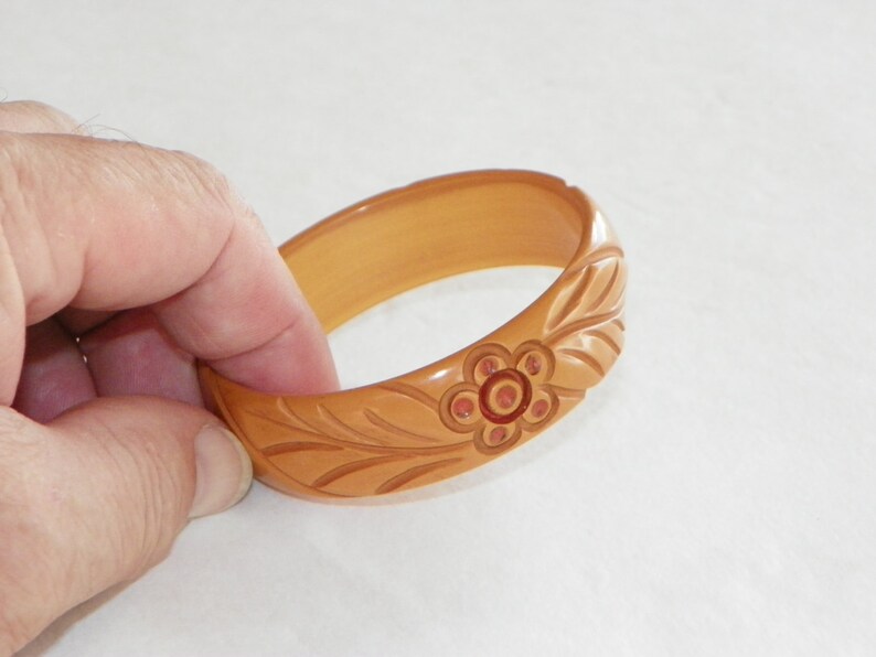 Vintage Bakelite Bracelet--hand Carved - Etsy