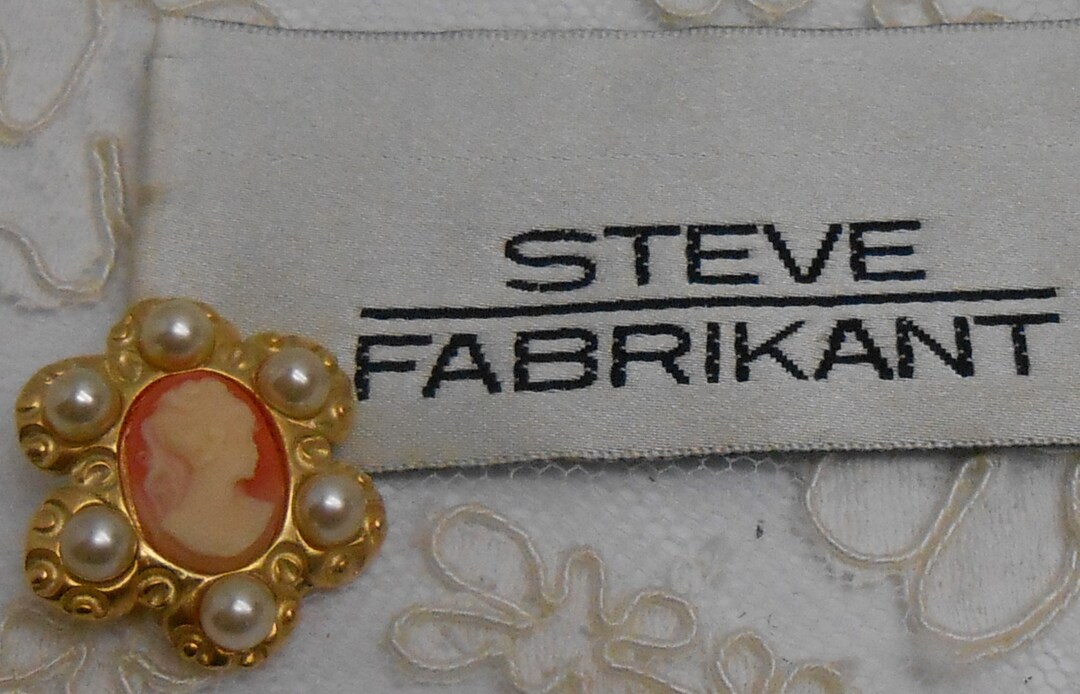 Designer STEVE FABRIKANT Oval "cameo" Button - 1-1/16" (#1) - Etsy
