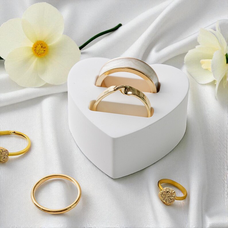 Plaster Ring Holder Stand: Minimalist Jewelry Display - Heart, Round ...