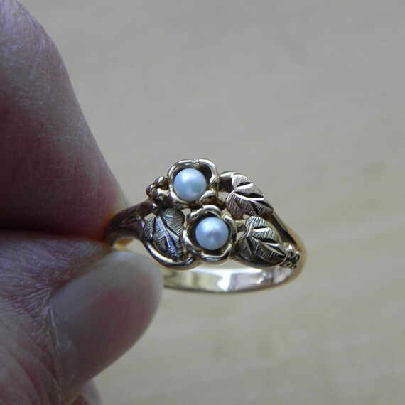 Black Hills Gold Ring with Inset Pearls - Gem