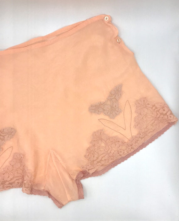 Vintage 1940s Tap Pants, 40s Peach Rayon and Lace Pan… - Gem