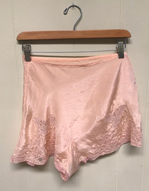 Vintage 1940s Tap Pants, 40s Peach Rayon and Lace Pan… - Gem