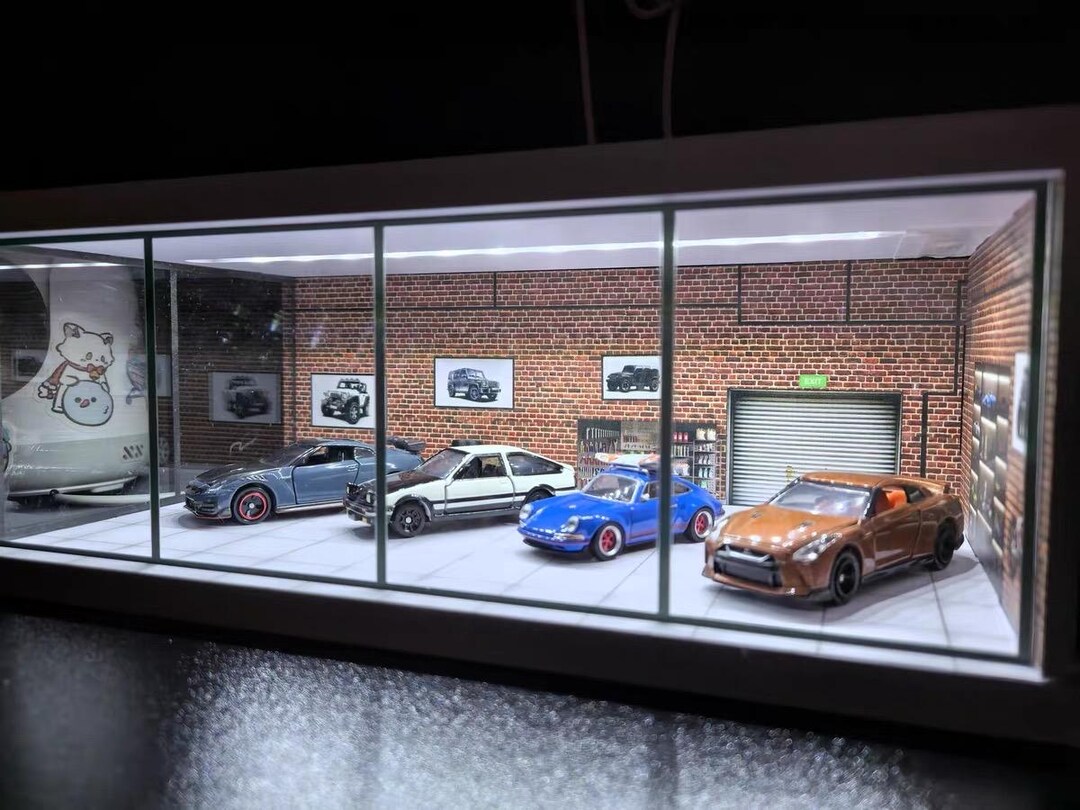 Miniature Retro Car Garage Display Box With LED Lights - Vintage ...