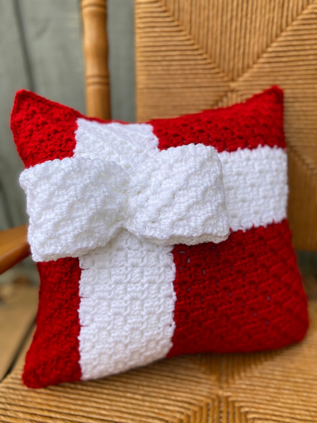 Christmas Gift Pillow - C2C Gift Square - Christmas Pillow Crochet ...