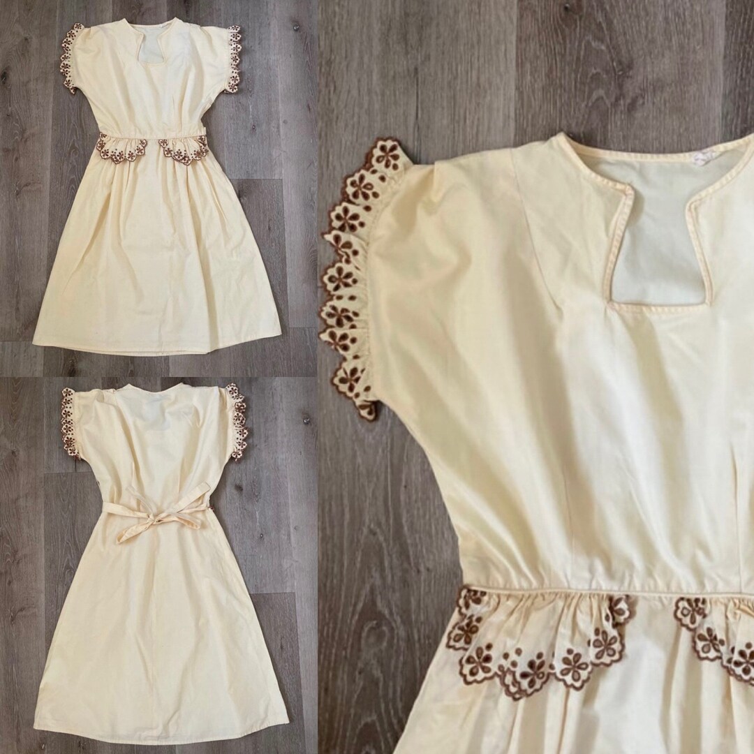 Vintage 1950s Cream & Brown Eyelet Lace Peplum Ruffle Split Neck Apron ...