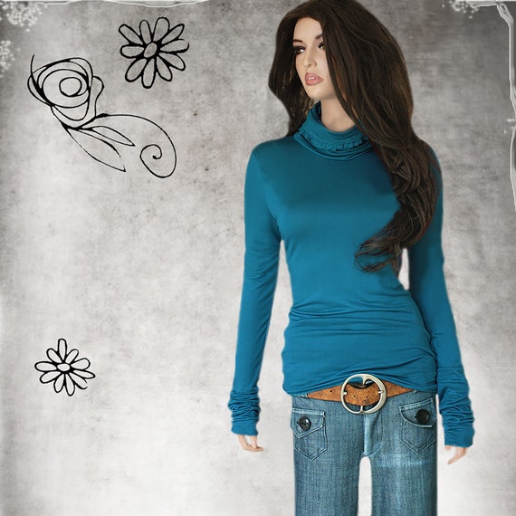 Turtleneck Ruffle Edge Woman, Extra Long Sleeves and Torso Turtleneck Ruffle Edge Woman, Extra Long Sleeves and Torso