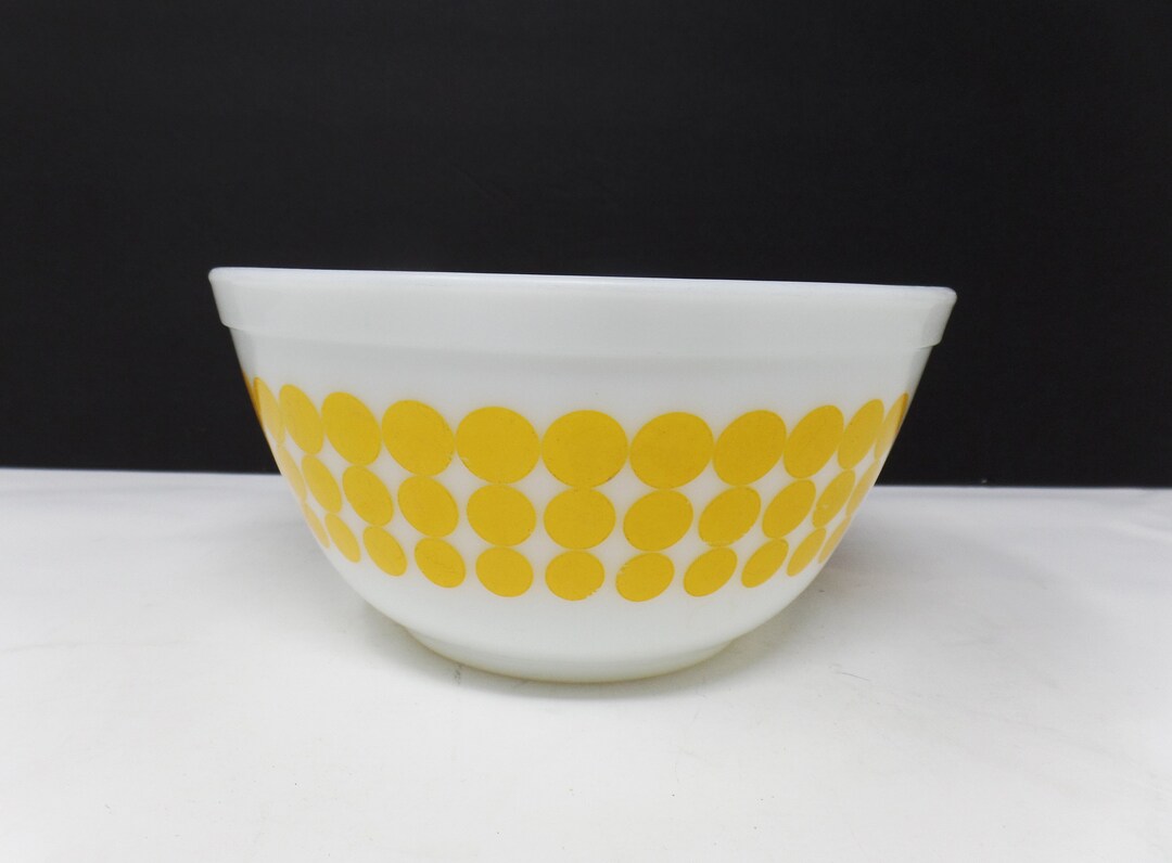 Vintage Pyrex Bowl Yellow Polka Dot 1.5 Qt 402 Mixing Serving Nesting ...