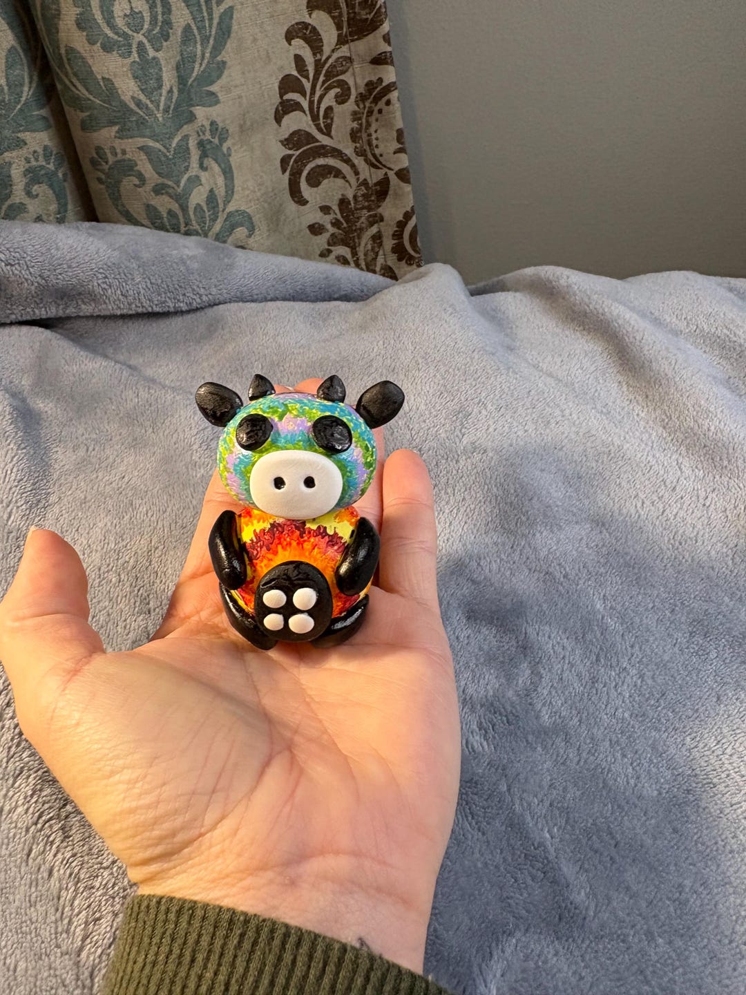 Custom Hand-crafted Hand-painted Shelf Spirit Tie-dye Cow Clay ...