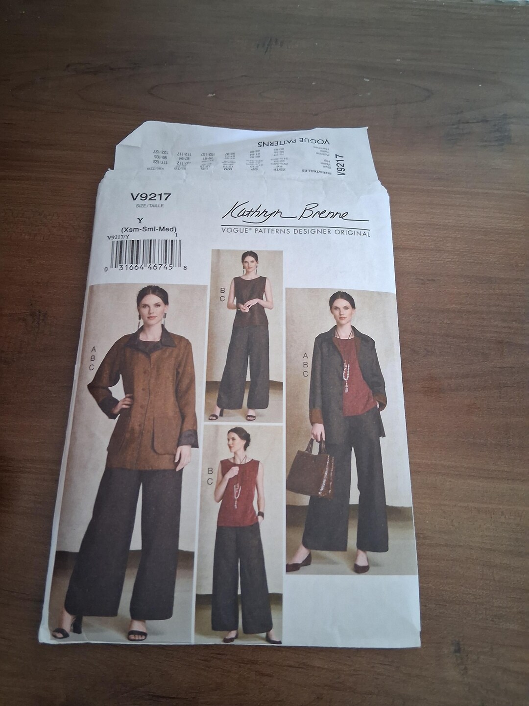 Vogue V9217 Kathryn Brenne Pattern: Reversible Jacket, Top & Pants (XS ...